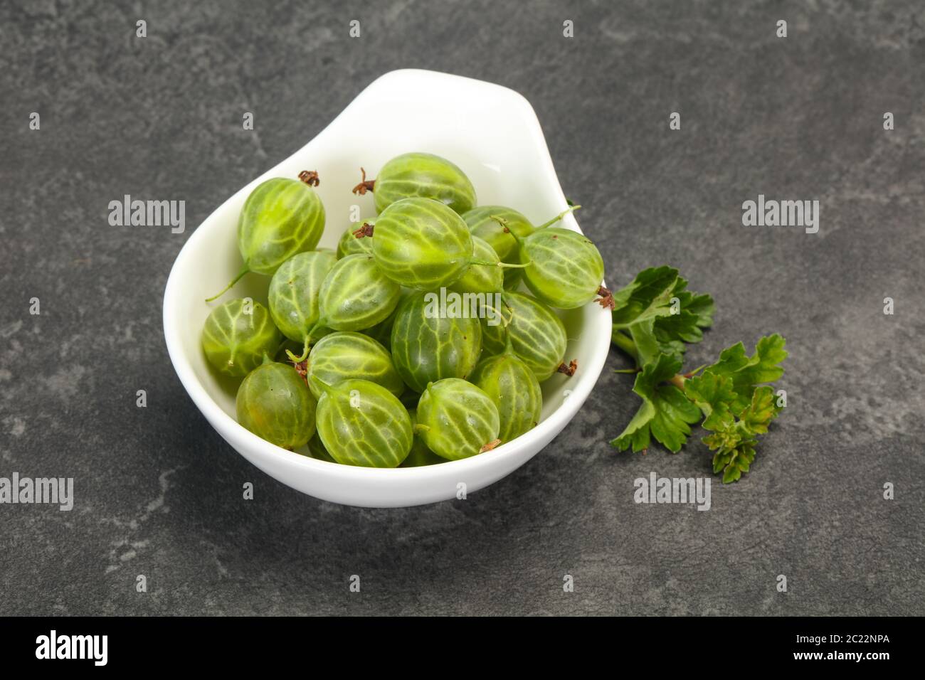 Fresh ripe green sweet gooseberry with leaf Stock Photo - Alamy