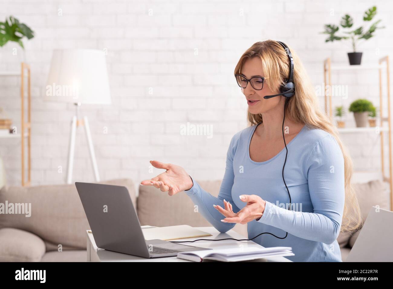 Gesticulation hi-res stock photography and images - Alamy