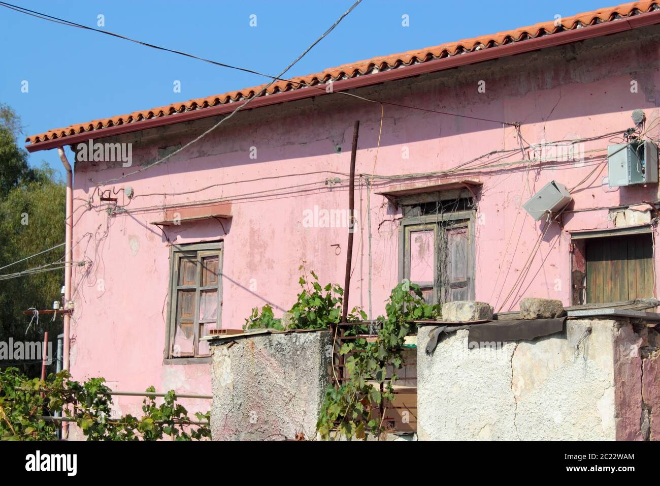 Decayed house hi-res stock photography and images - Alamy