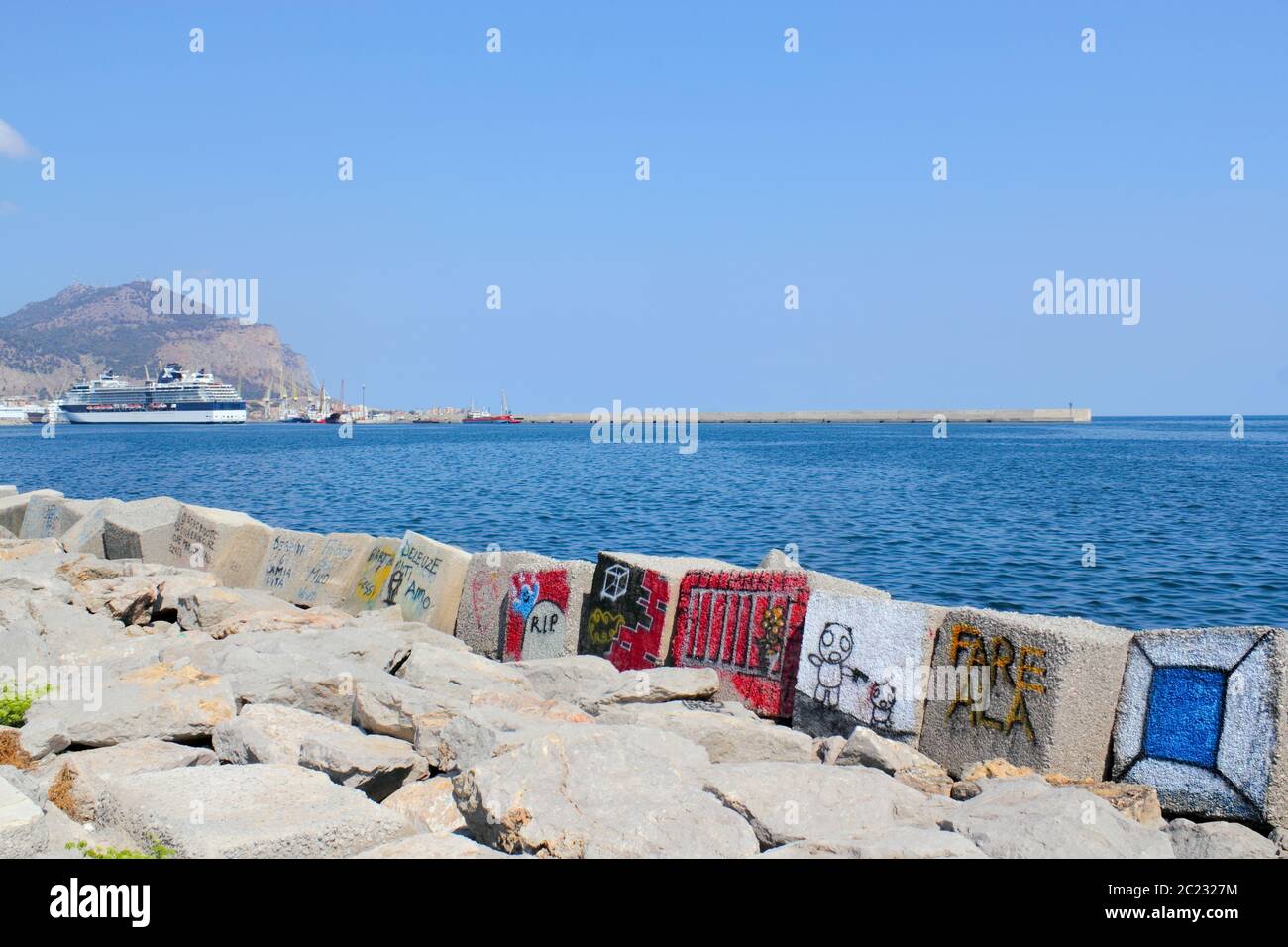 Palermo harbour monte pellegrino hi-res stock photography and images ...