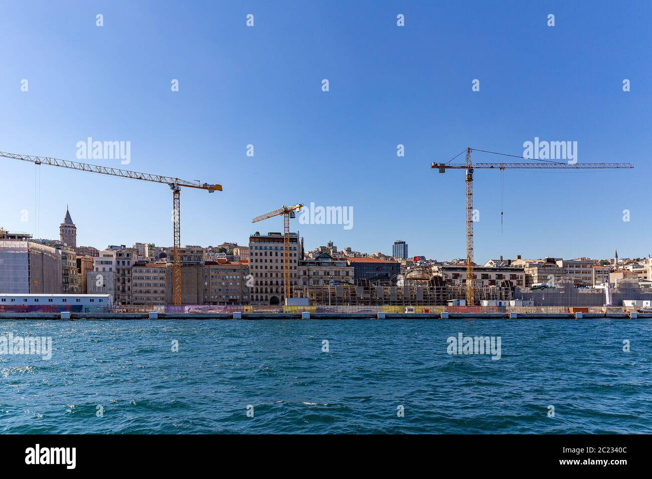 Cranes in construction sites in Istanbul, Turkey Stock Photo - Alamy