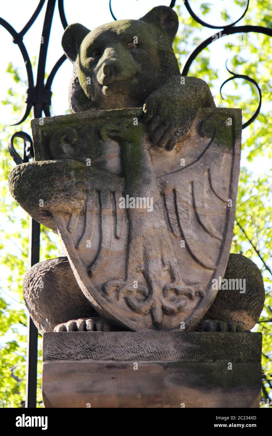 Berlin bear statue hi-res stock photography and images - Alamy
