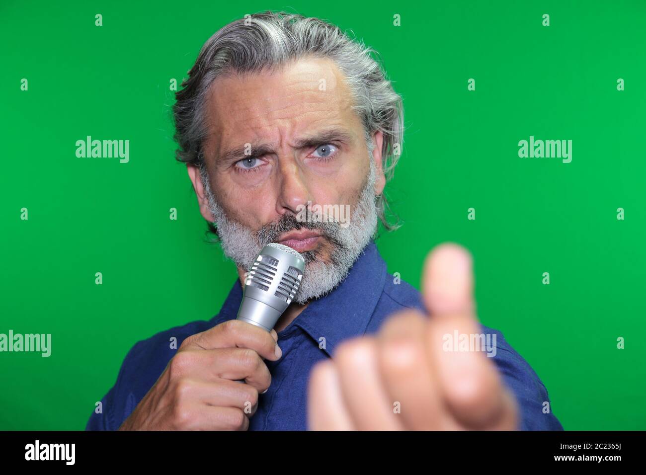 Man presenting green screen hi-res stock photography and images - Alamy