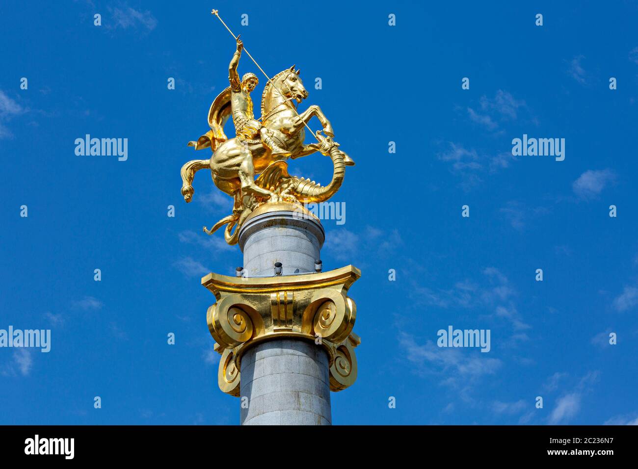 St george dragon sculpture hi-res stock photography and images - Alamy