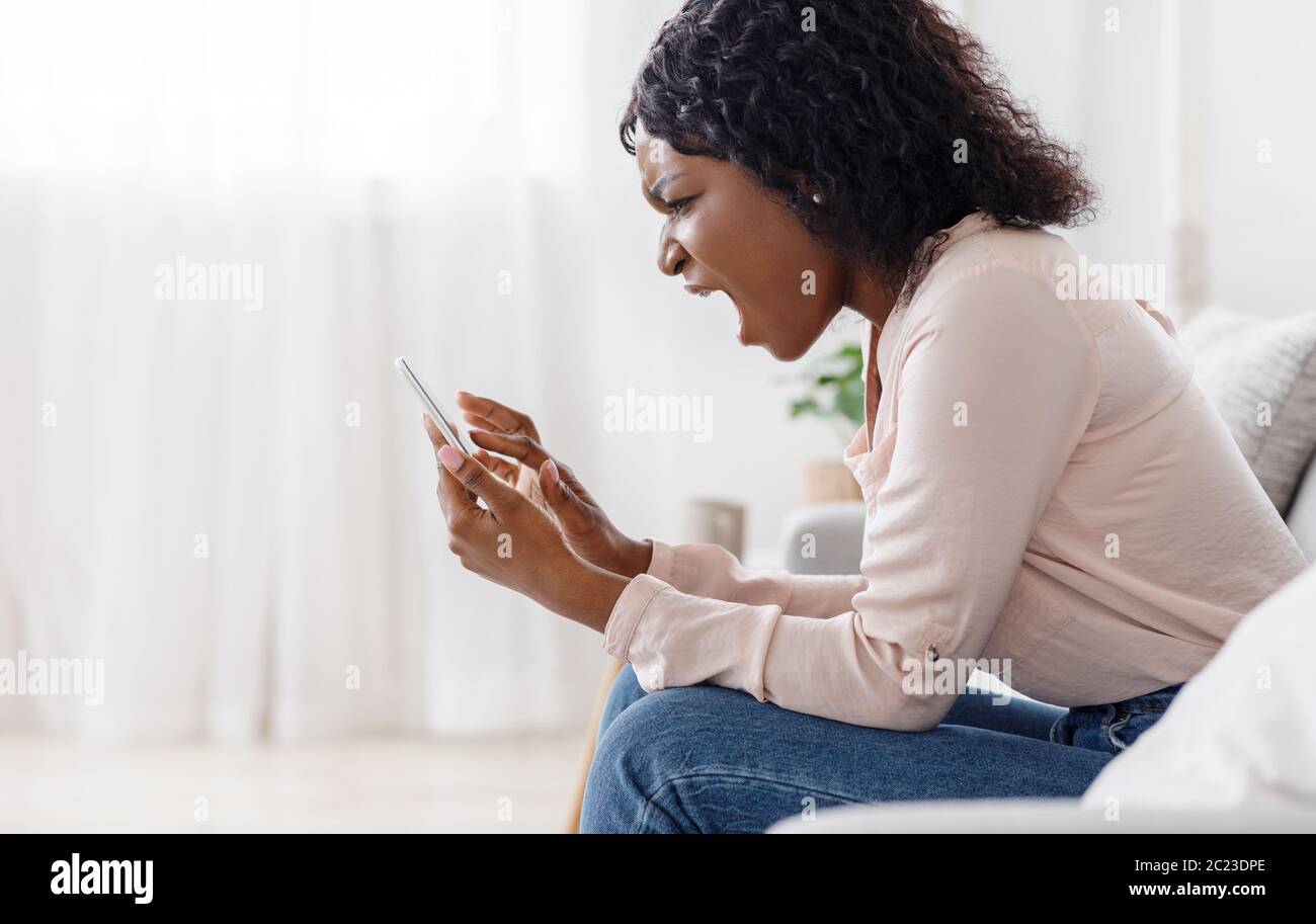 Black angry woman shouting hi-res stock photography and images - Alamy