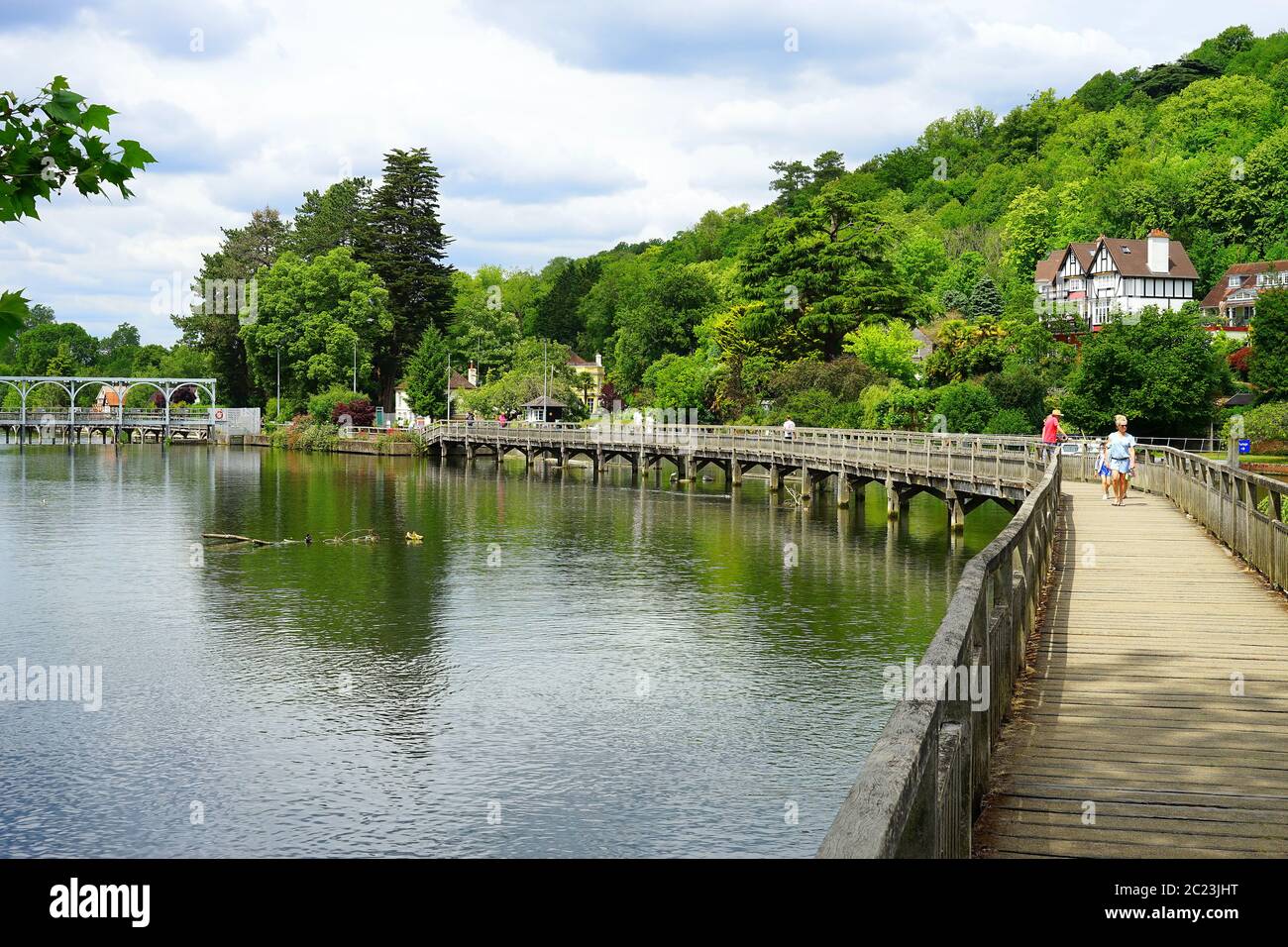 The walkway over the Thames at Marsh Lock near Henley Stock Photo - Alamy