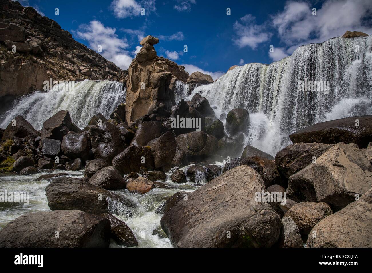 Blue sky waterfall hi-res stock photography and images - Alamy