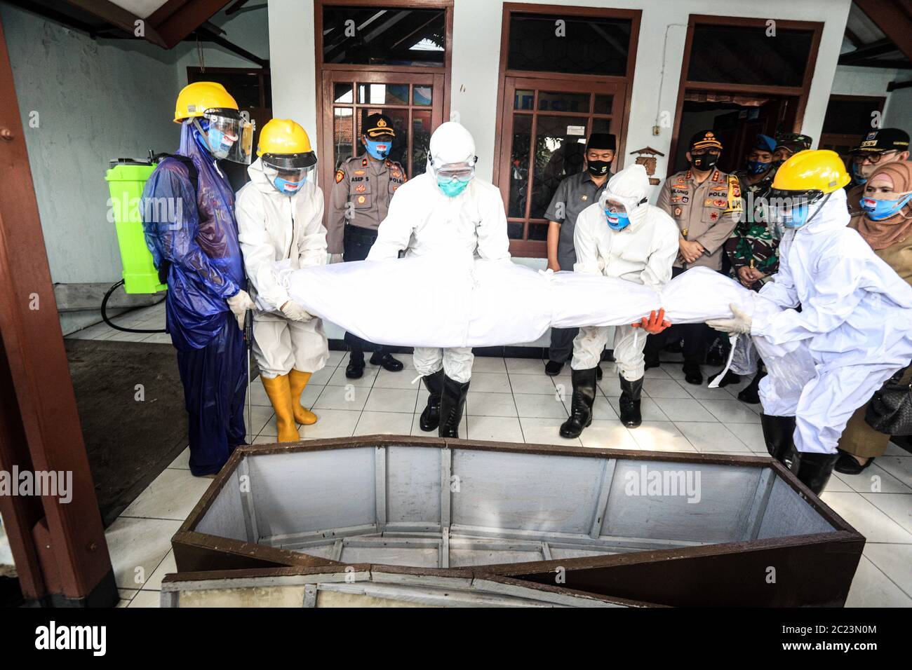 Bandung, West Java, Indonesia. 16th June, 2020. The medical officers ...