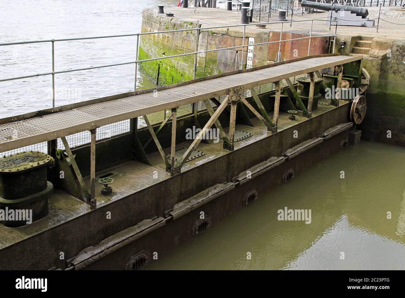 Moveable water lock barrier at River Thames Stock Photo - Alamy