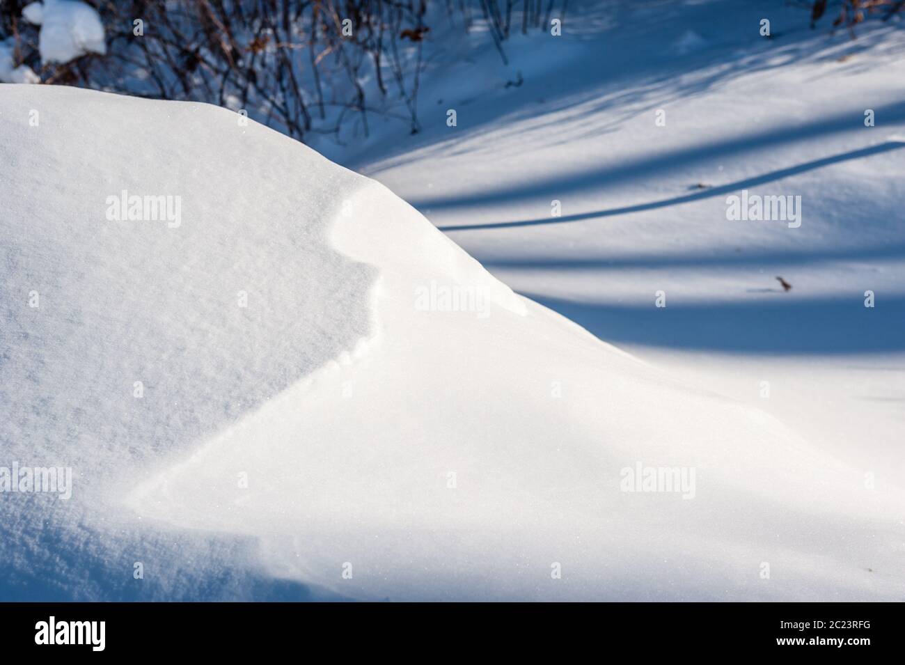 Snow drift mound hi-res stock photography and images - Alamy