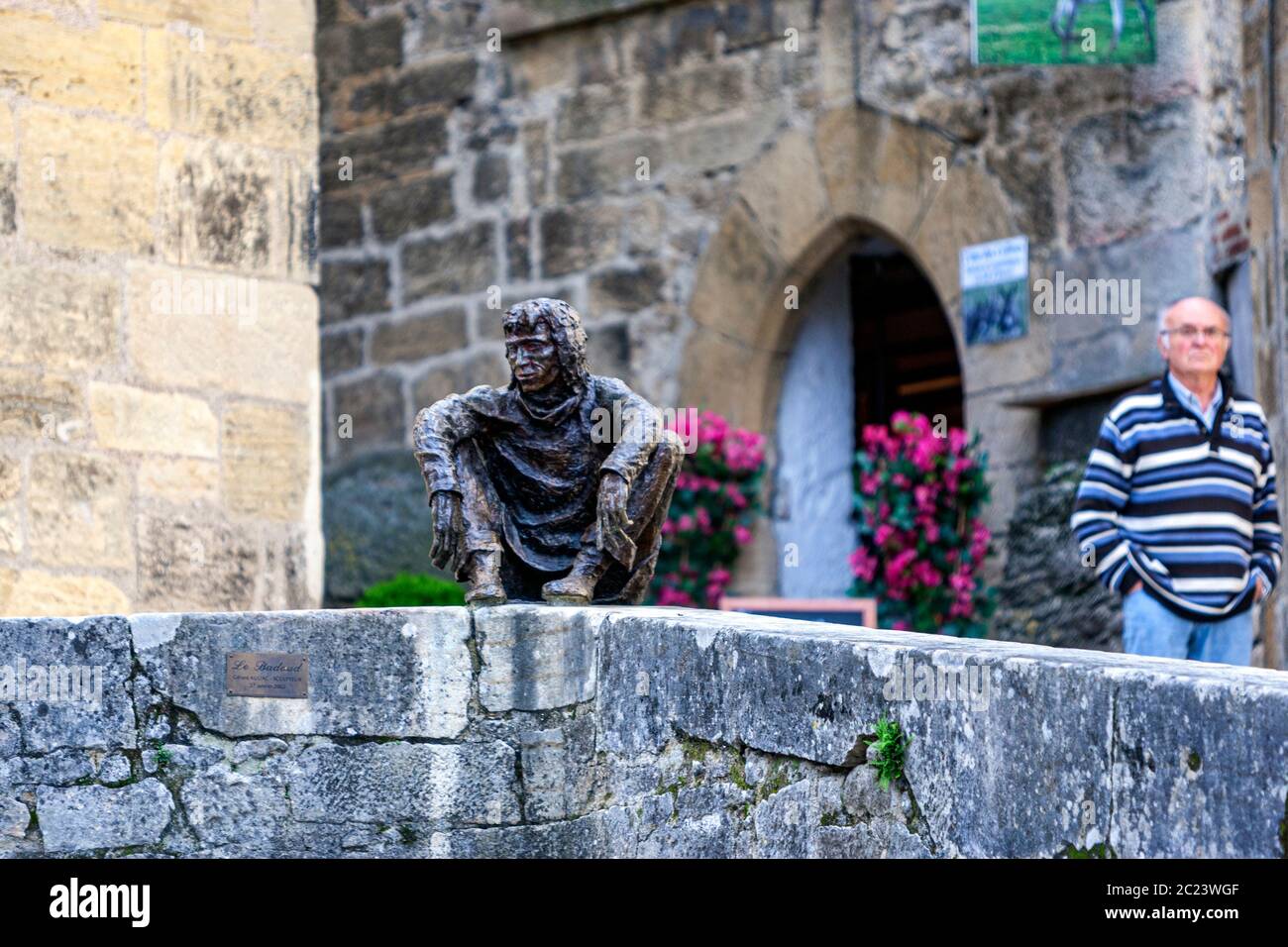 Le Badaud de Sarlat - "The onlooker" , A bronze statue by Gerard Auliac ...