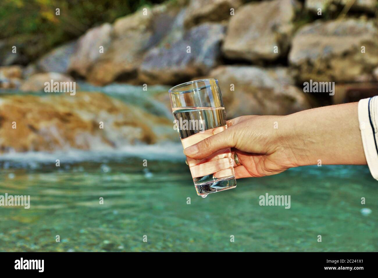 Woman's hand is holding a water glass Stock Photo - Alamy