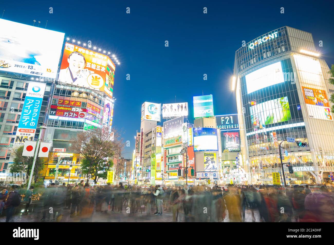 Crowd of people in Shibuya Crossing the famous place in Tokyo, Japan ...