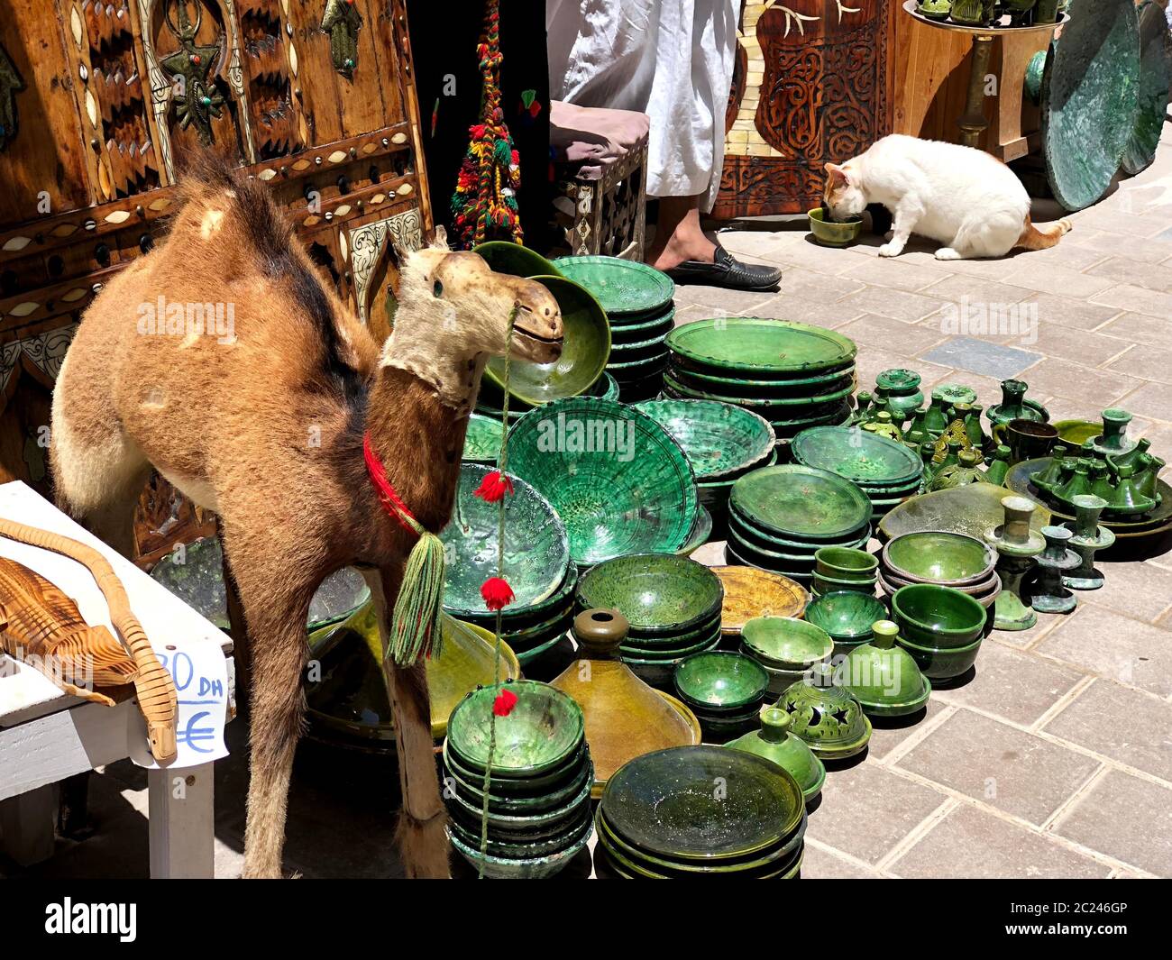 Outside ceramics shop hi-res stock photography and images - Alamy