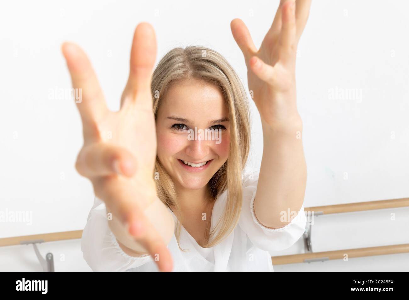 Pose action hi-res stock photography and images - Alamy