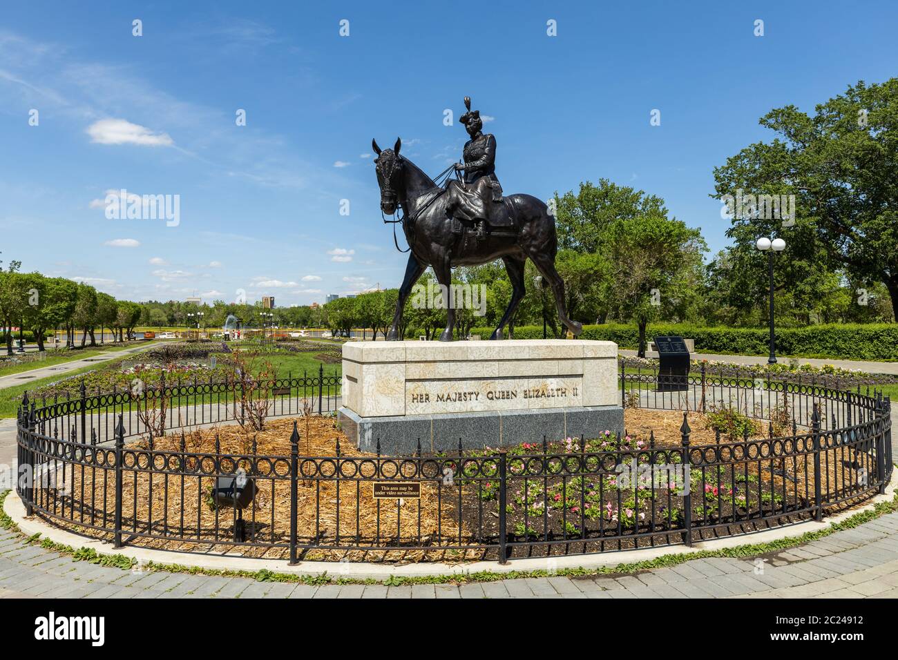 Statue of Queen Elisabeth in Regina Stock Photo - Alamy