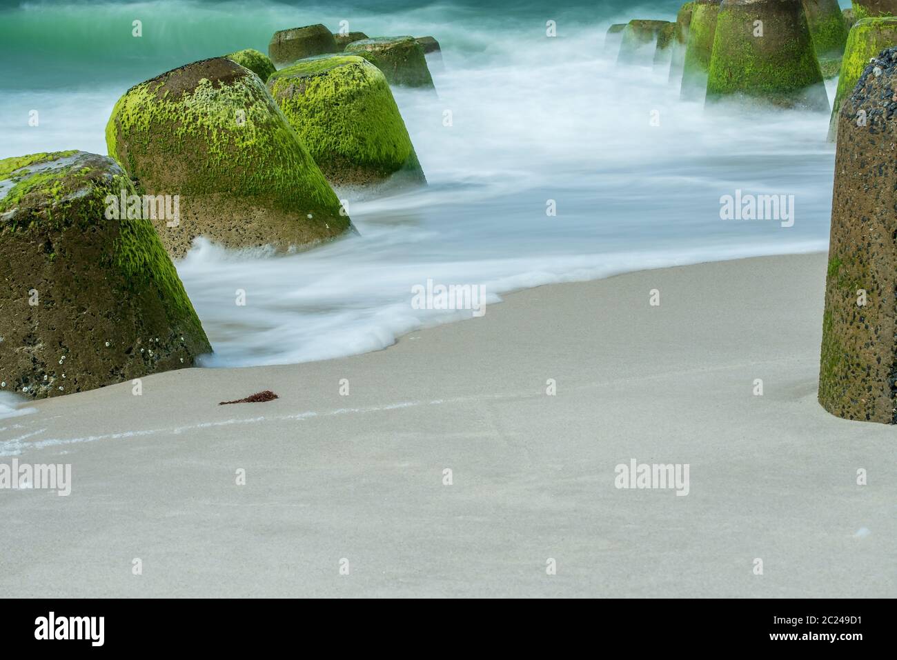 Storm beaches hi-res stock photography and images - Alamy