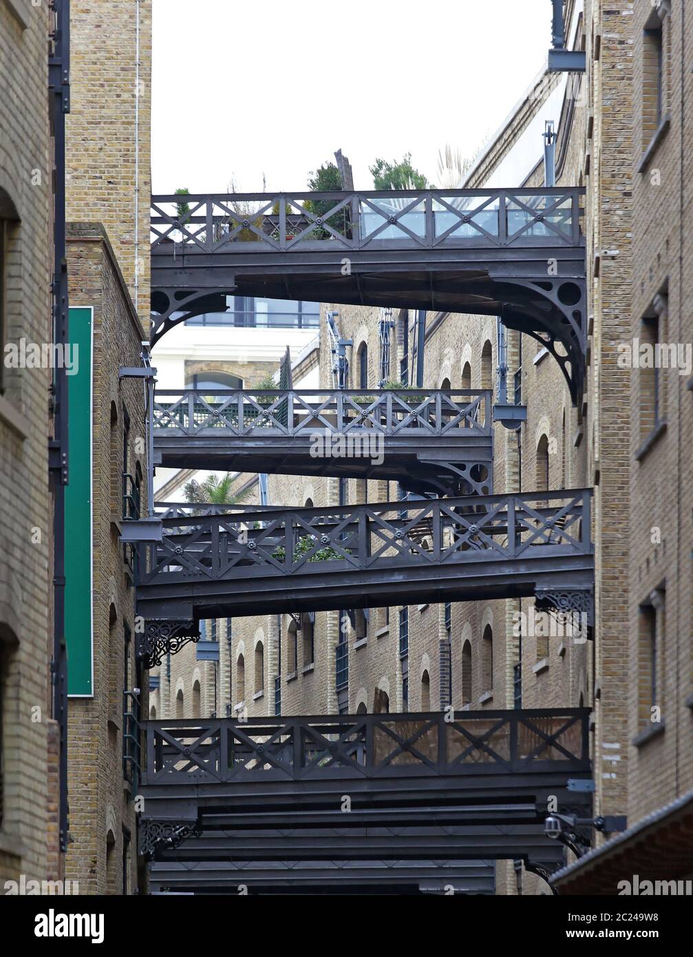 Bridge Terrace Between Buildings at Shad Thames London Stock Photo - Alamy