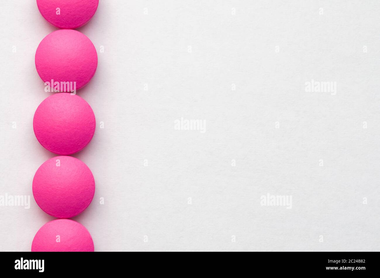 Pink pills in row hi-res stock photography and images - Alamy