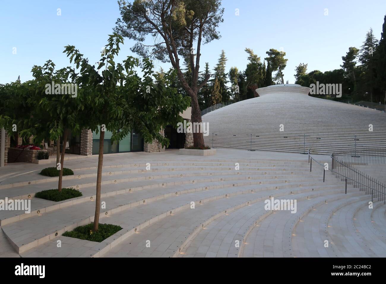 Memorial hall of israel's fallen hi-res stock photography and images ...
