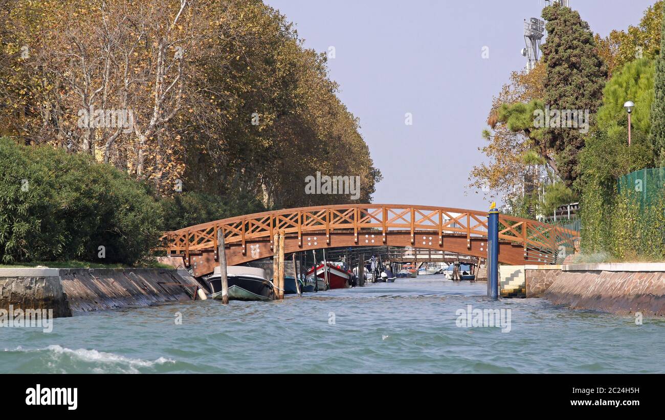 Arch bridge over canal hi-res stock photography and images - Alamy