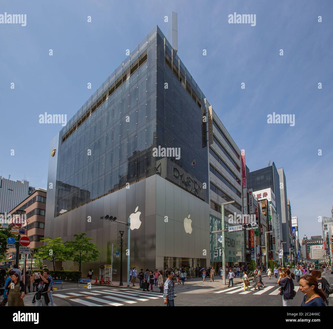 Apple store front in Ginza Street, Tokyo, Japan Stock Photo - Alamy