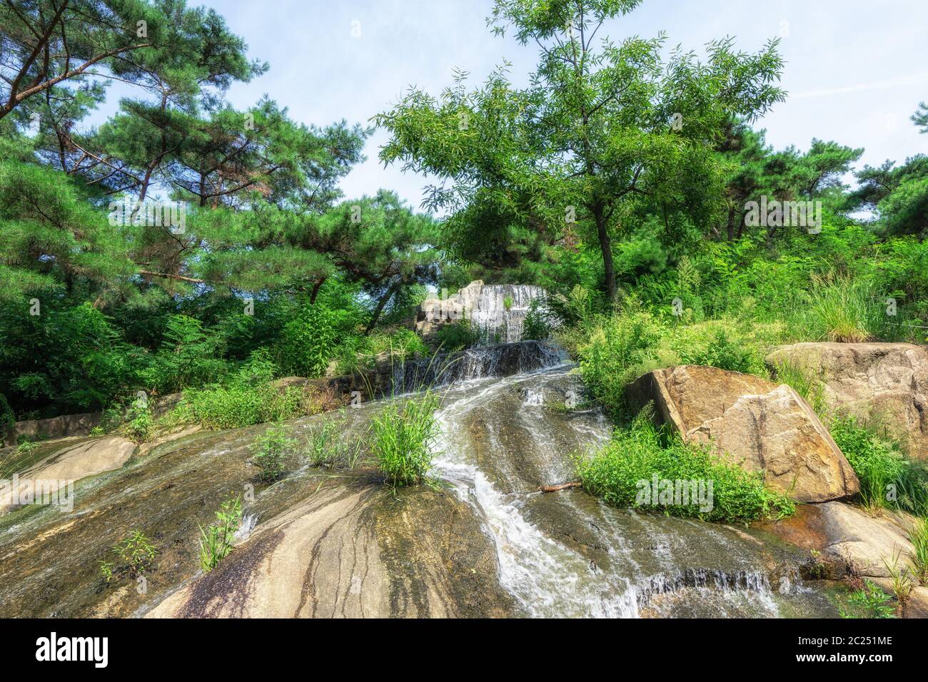 Water trickling down hi-res stock photography and images - Alamy