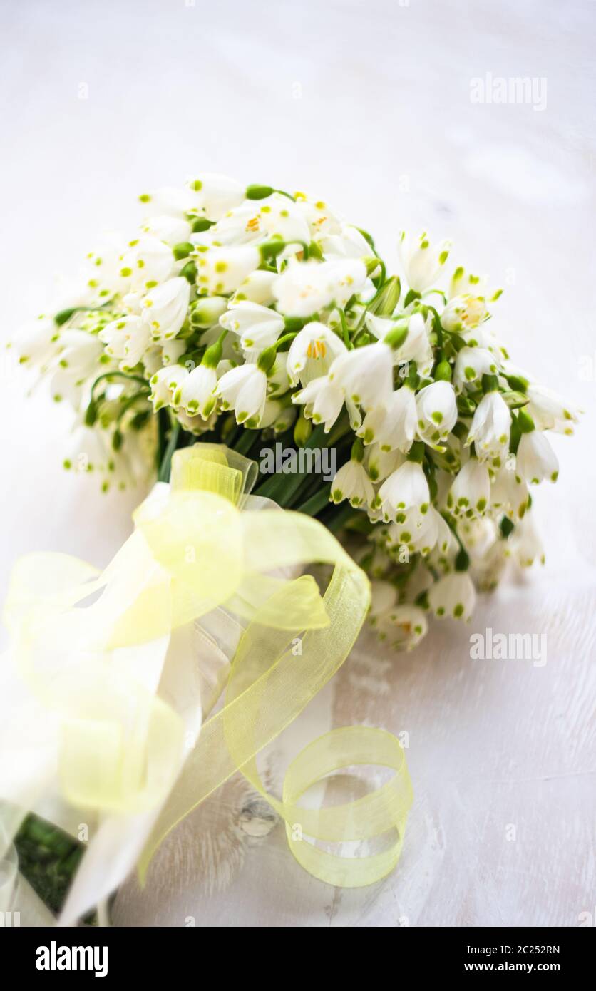 Bridal bunch with snowdrops Stock Photo - Alamy