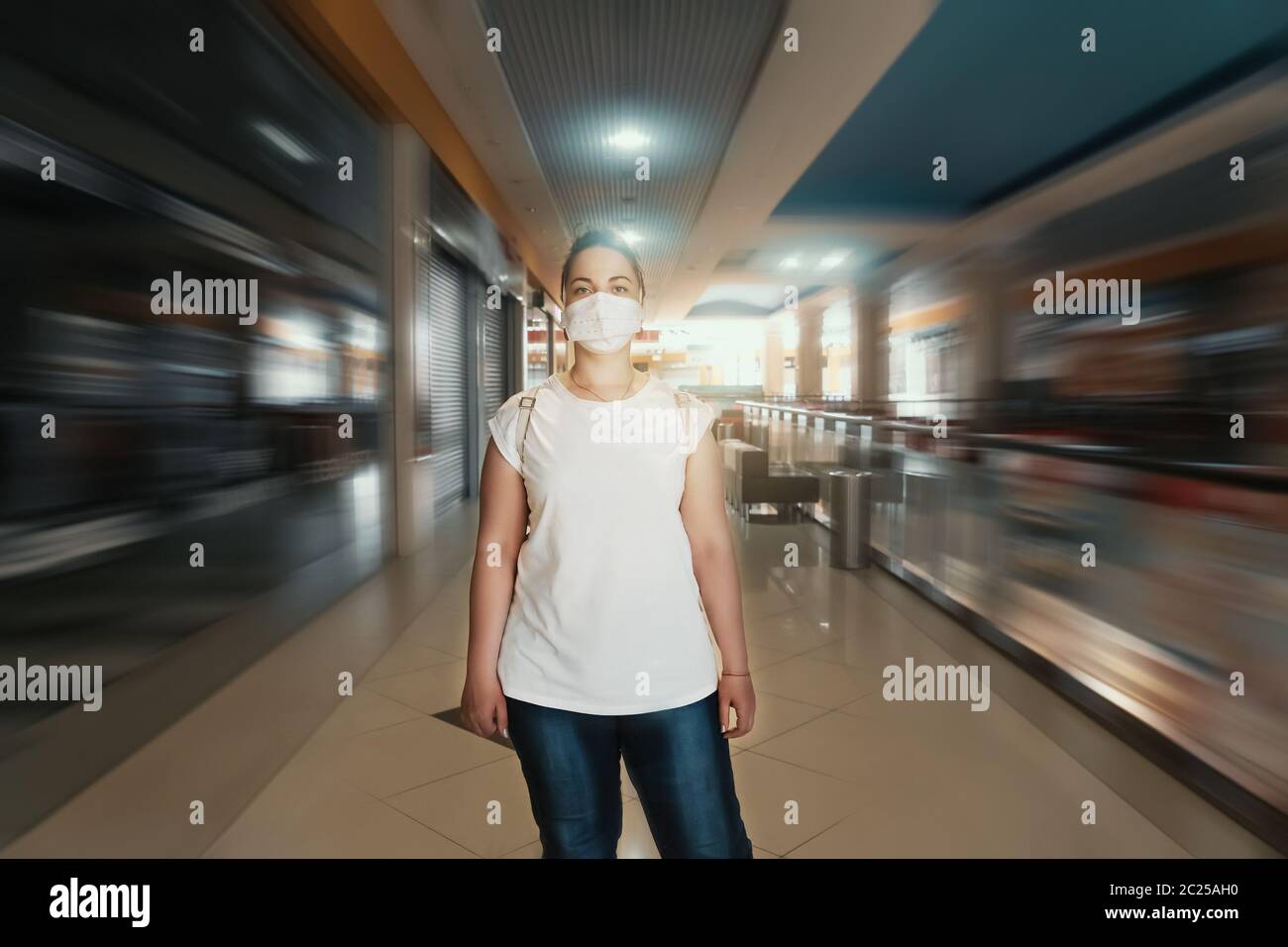 Empty mall hi-res stock photography and images - Alamy