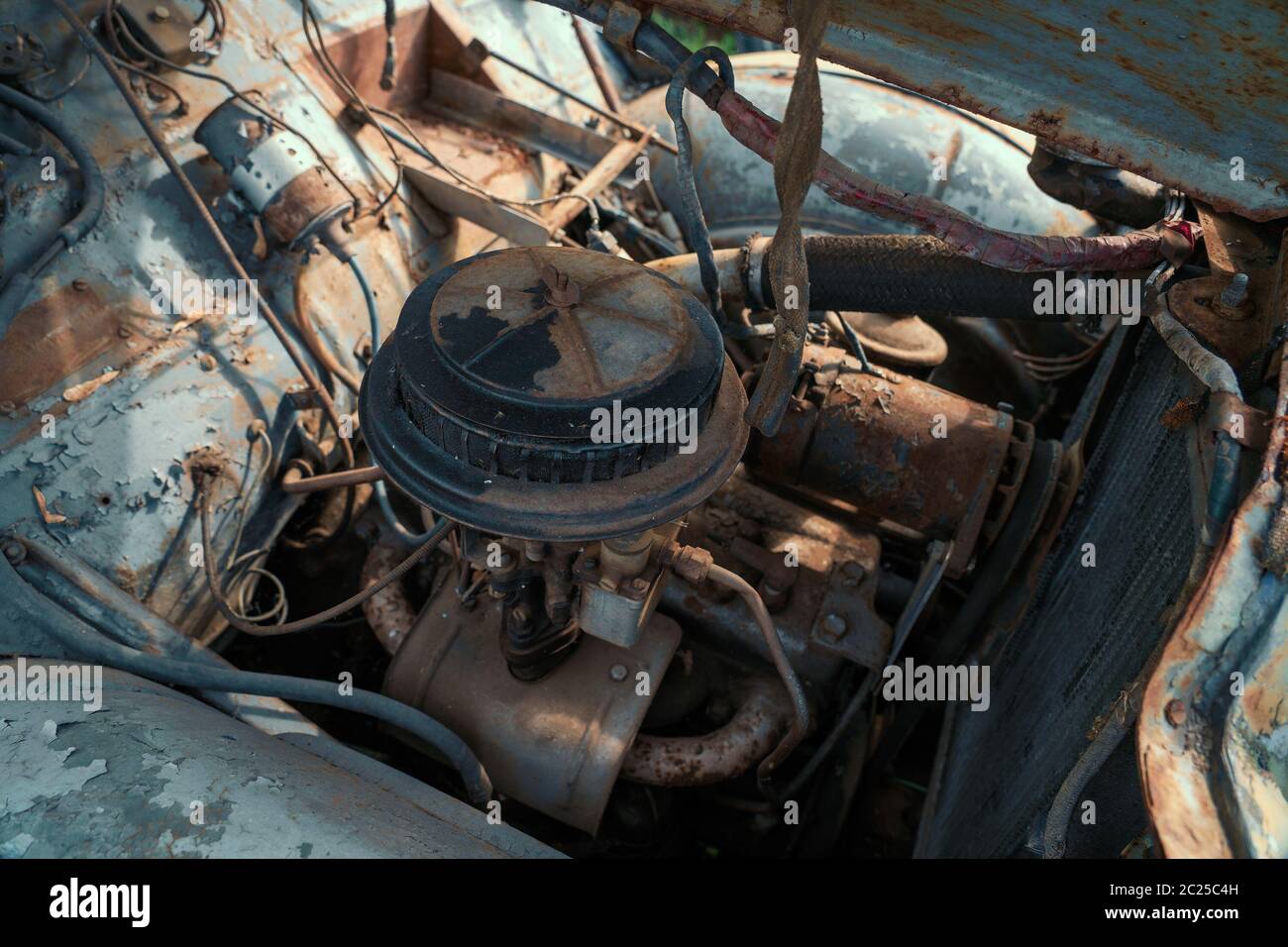 Rusted car engine hi-res stock photography and images - Alamy