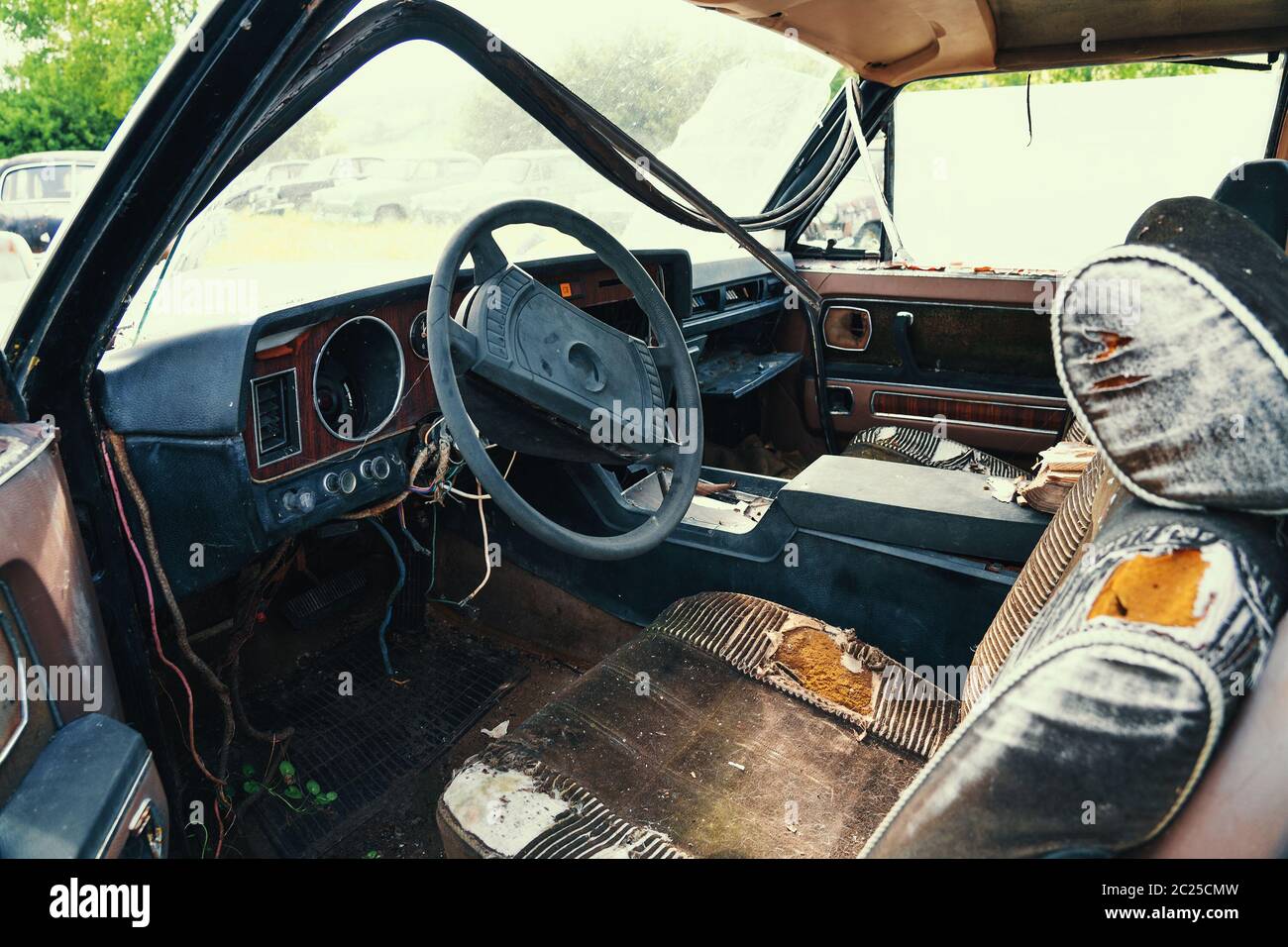 Old rusted vintage car hi-res stock photography and images - Alamy
