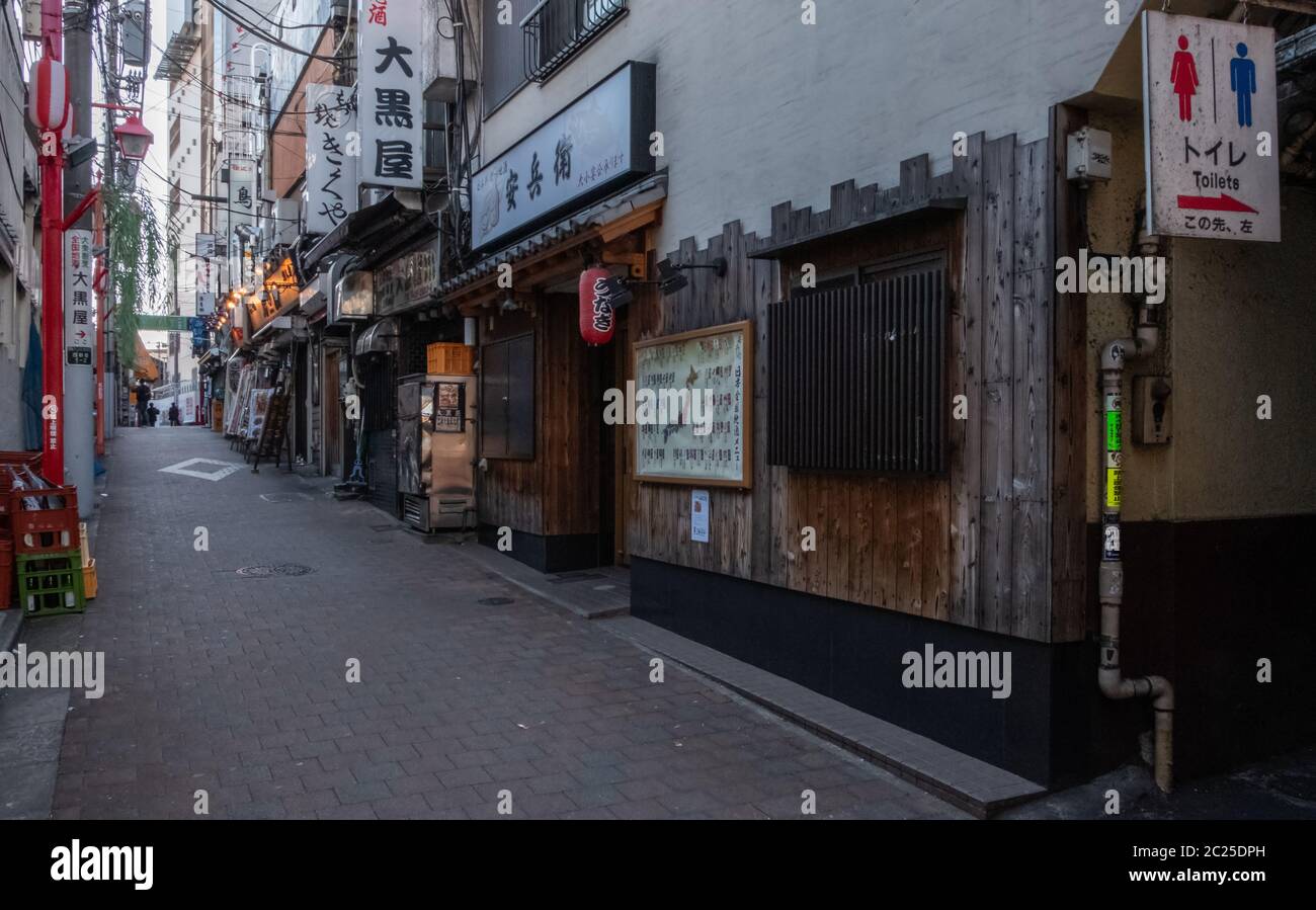 Shinjuku back alley, Tokyo, Japan Stock Photo - Alamy