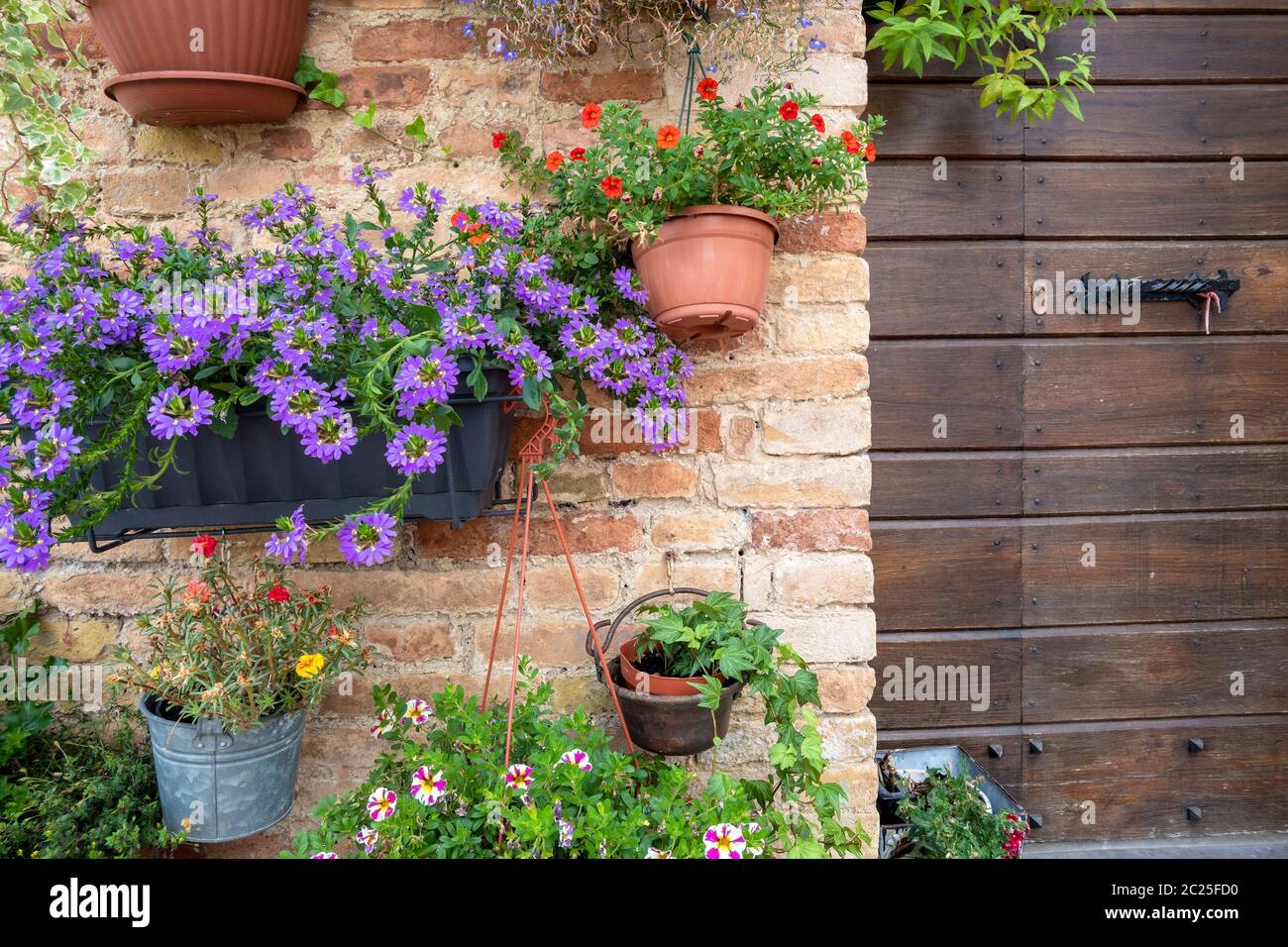 House with flower decoration hi-res stock photography and images - Alamy