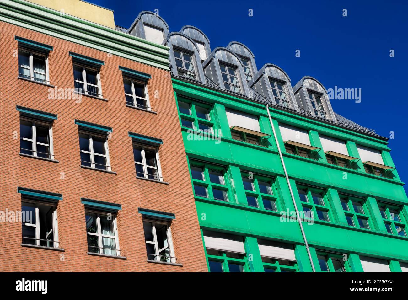 Townhouse facades hi-res stock photography and images - Alamy
