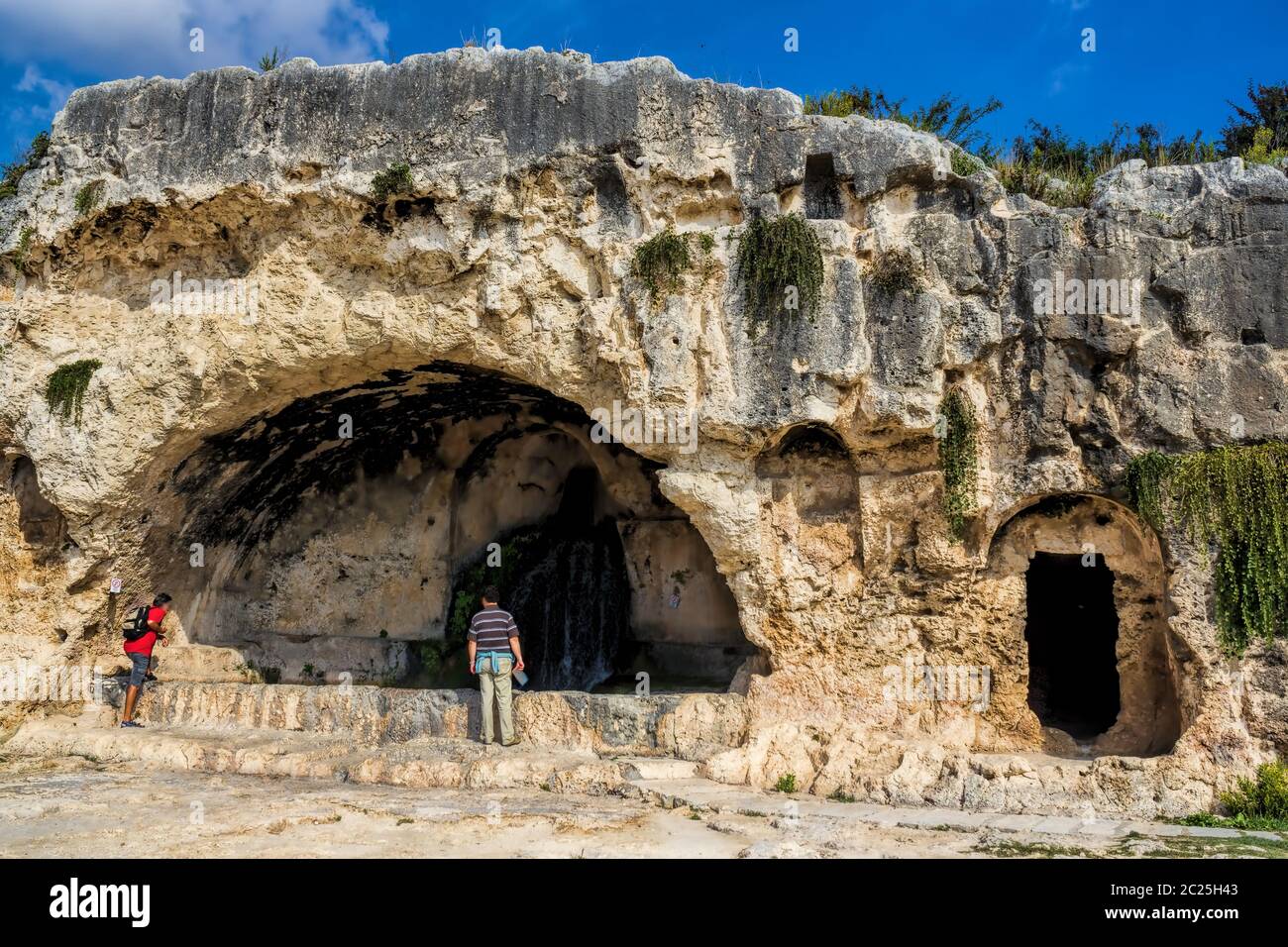 Limestone rocks hi-res stock photography and images - Alamy