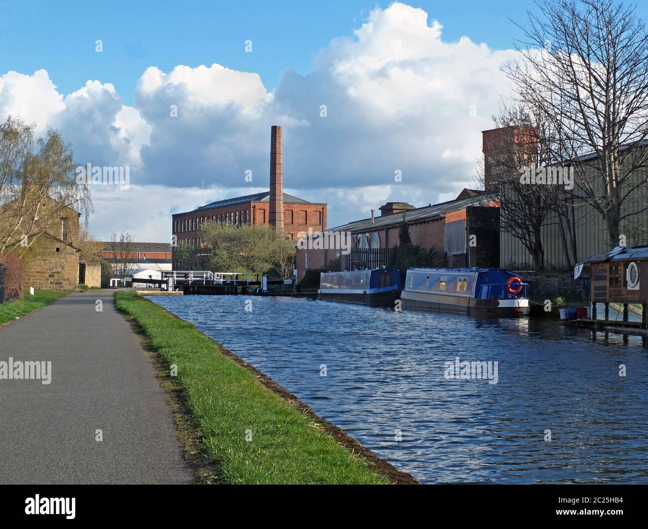 Leeds liverpool canal gates hi-res stock photography and images - Alamy