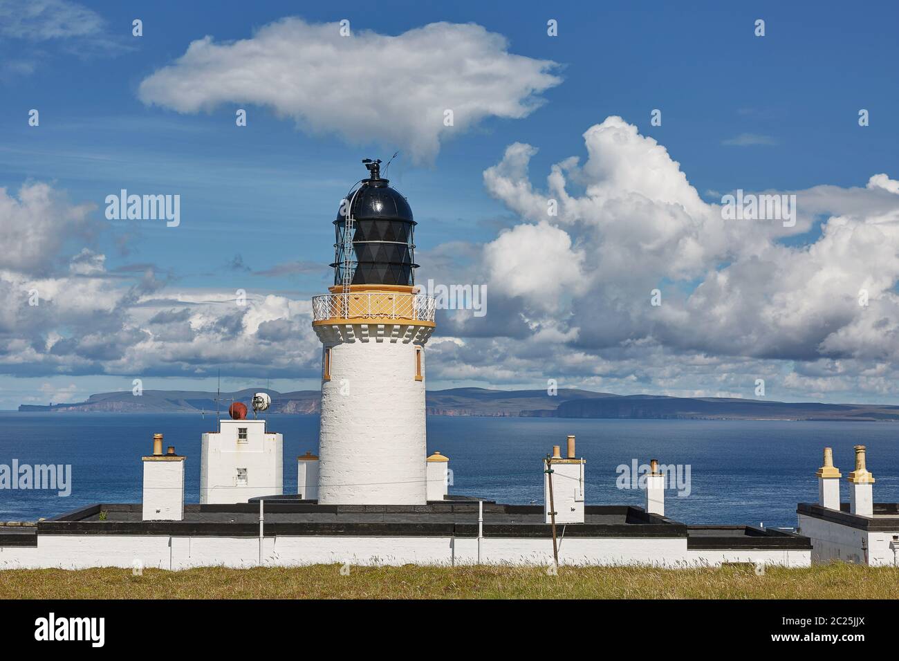 Dunnet Head Lighthouse stands on the cliff top of Easter Head on Dunnet ...