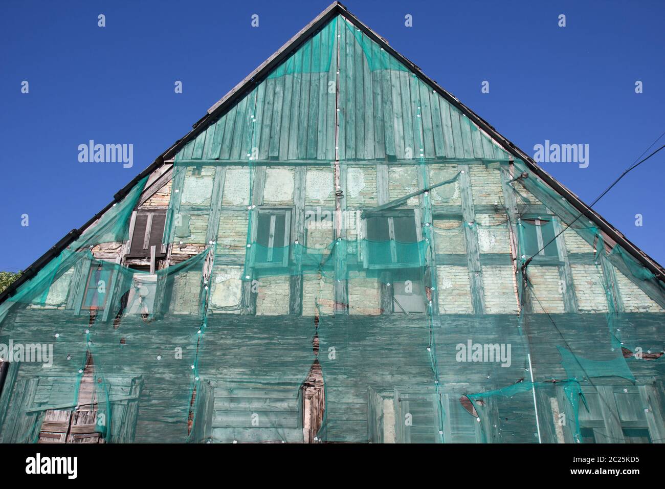 Green safety net hi-res stock photography and images - Alamy