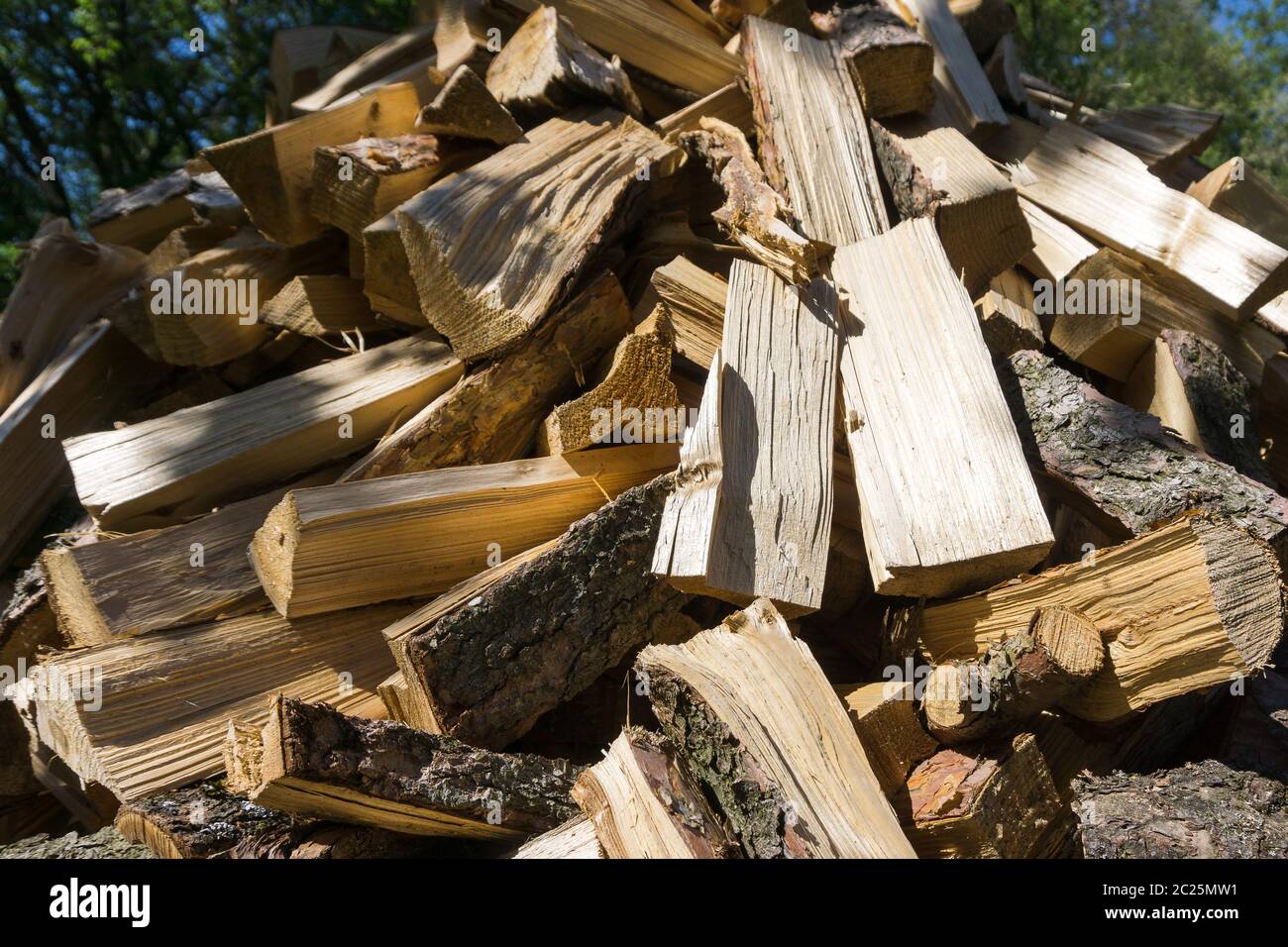 Firewood pile hi-res stock photography and images - Alamy