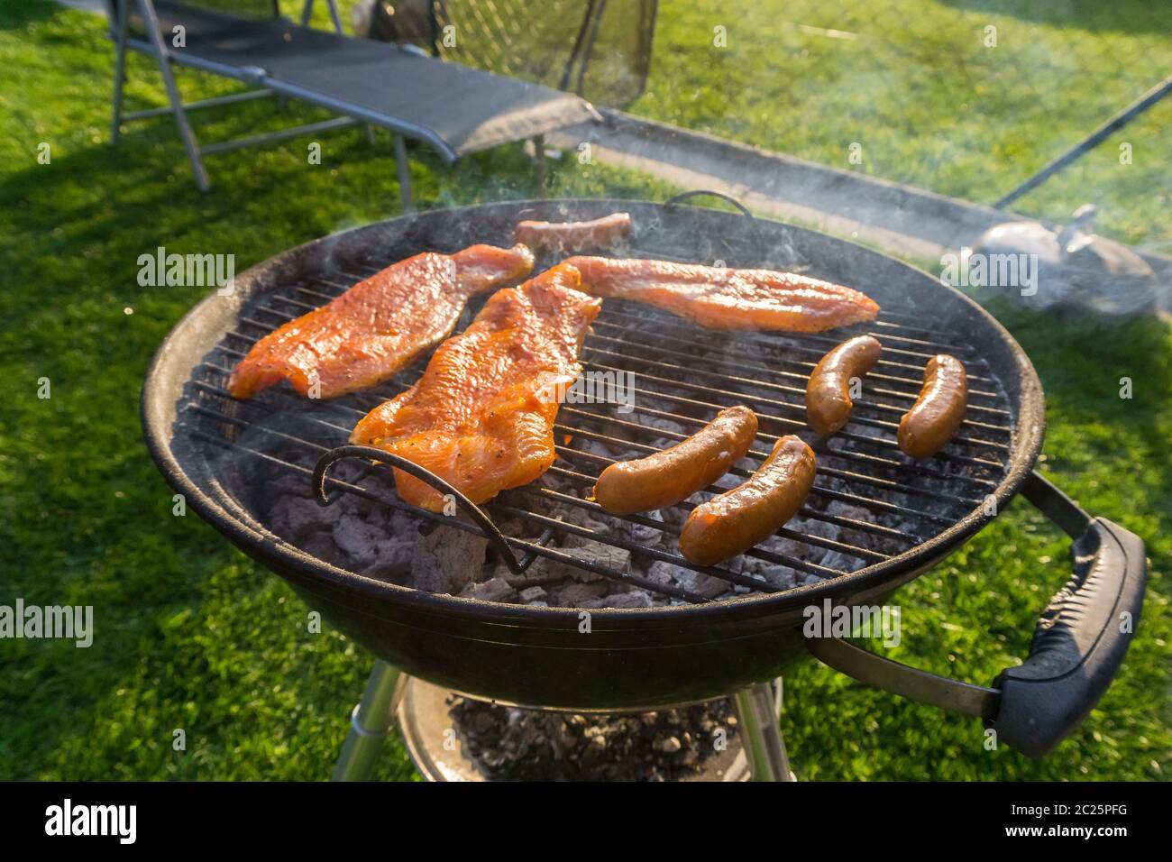 Ball grill hi-res stock photography and images - Alamy