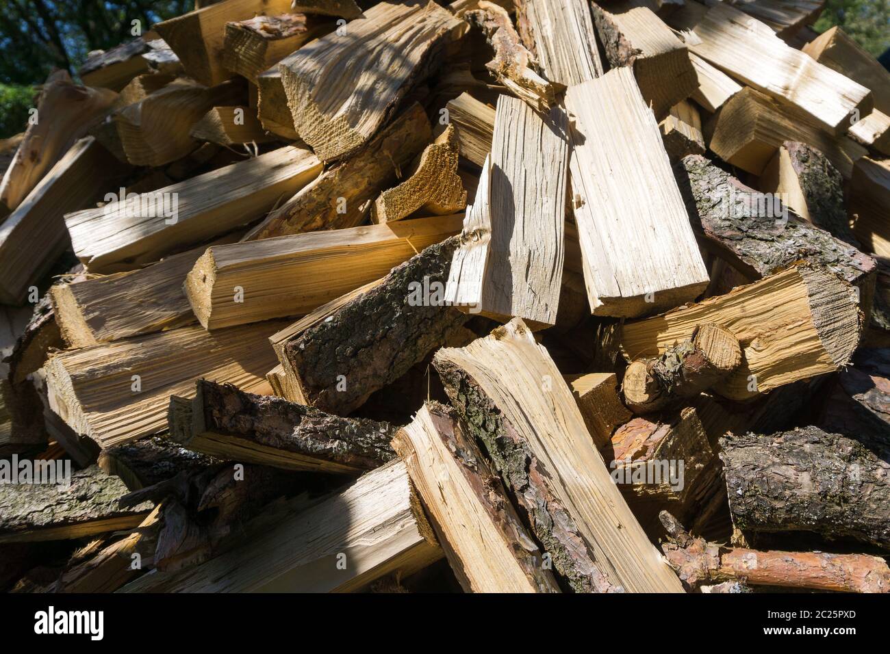 Firewood pile of wood hi-res stock photography and images - Alamy