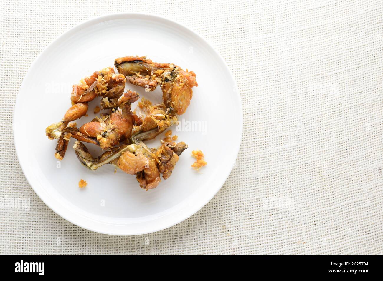 Crispy frogs legs with garlic and tarragon Stock Photo - Alamy
