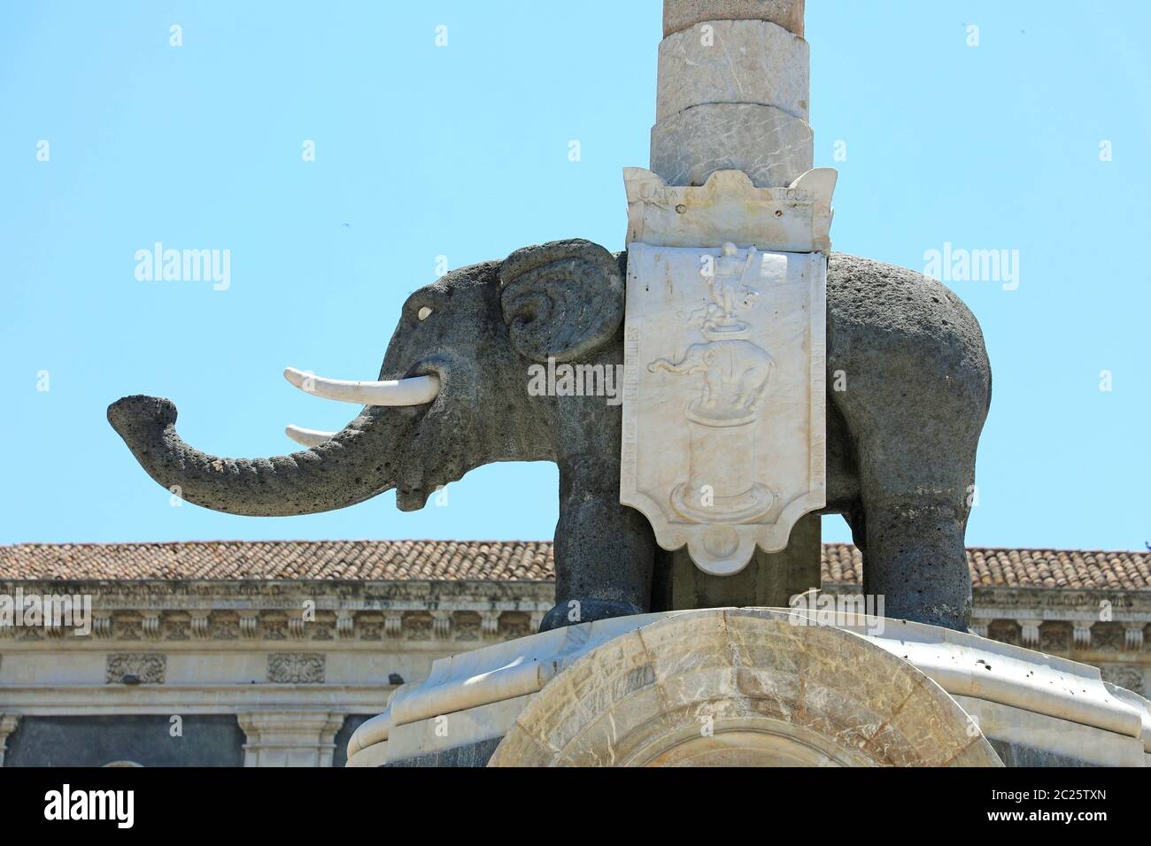 Elephant column statue in Catania, Sicily Stock Photo - Alamy
