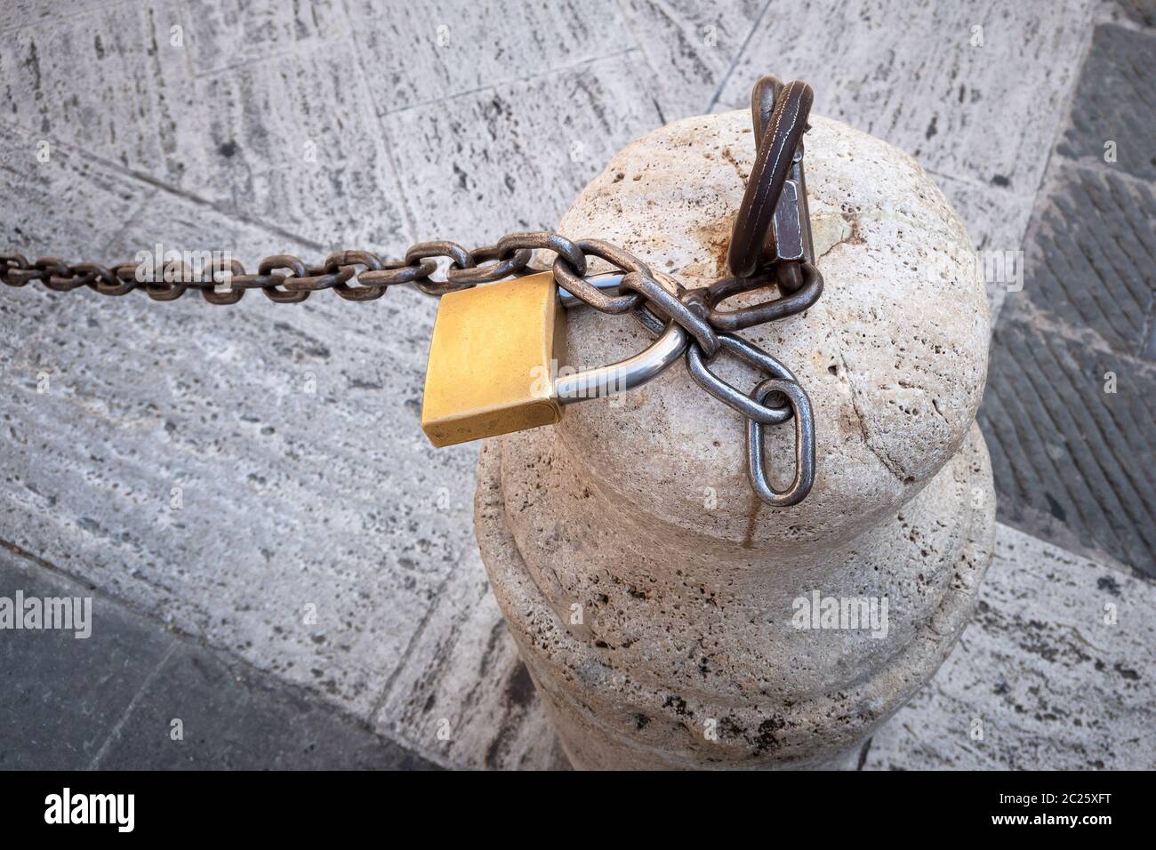 Chain with a lock on a stone pillar Stock Photo - Alamy