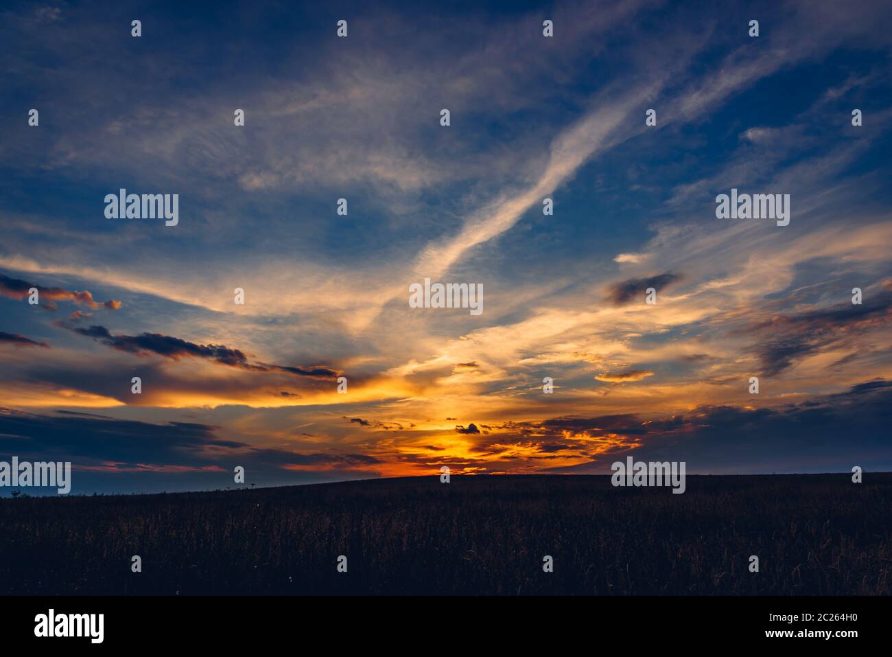 Horizon over land dusk overcast hi-res stock photography and images - Alamy