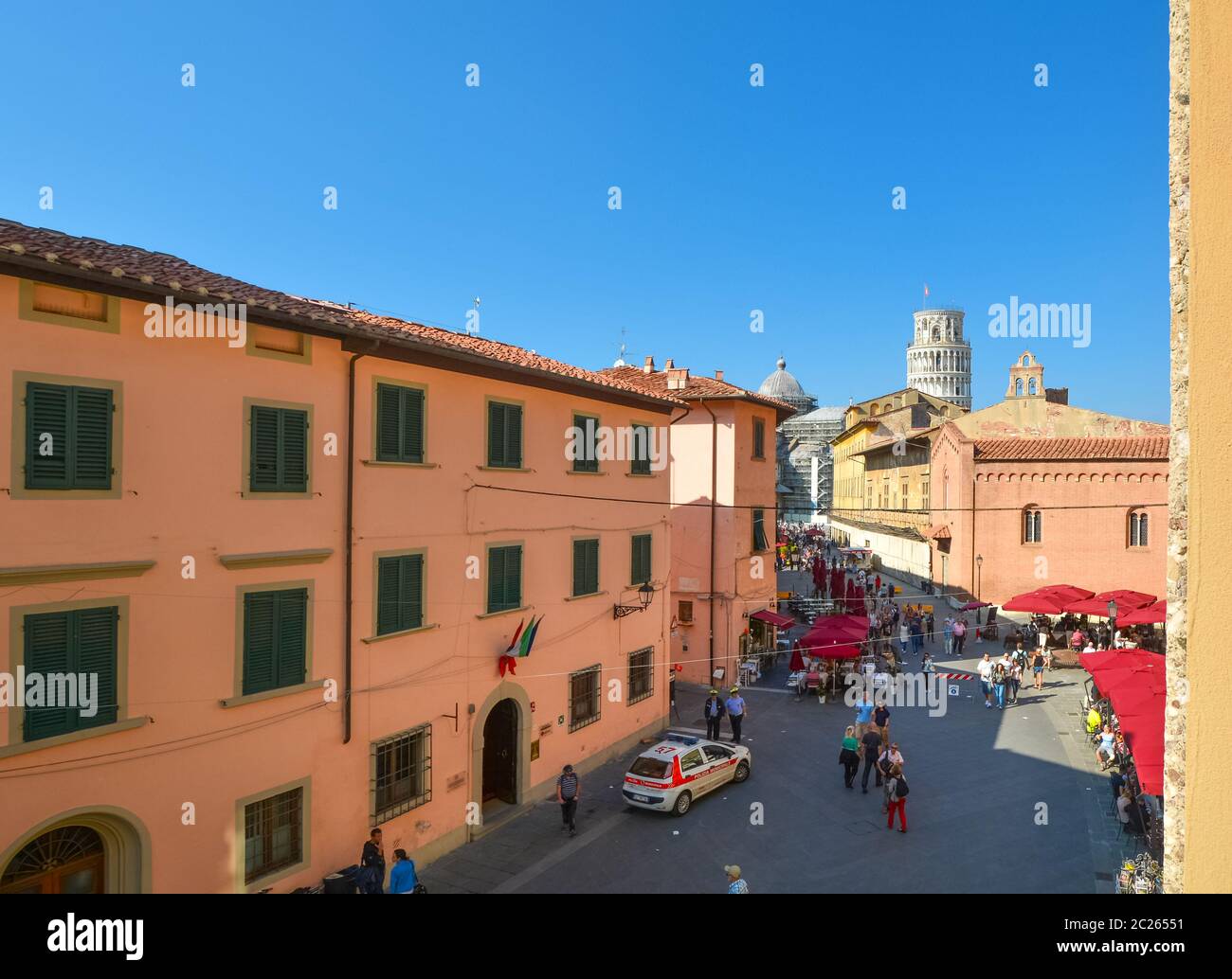 The leaning tower of pisa tourist hi-res stock photography and images ...
