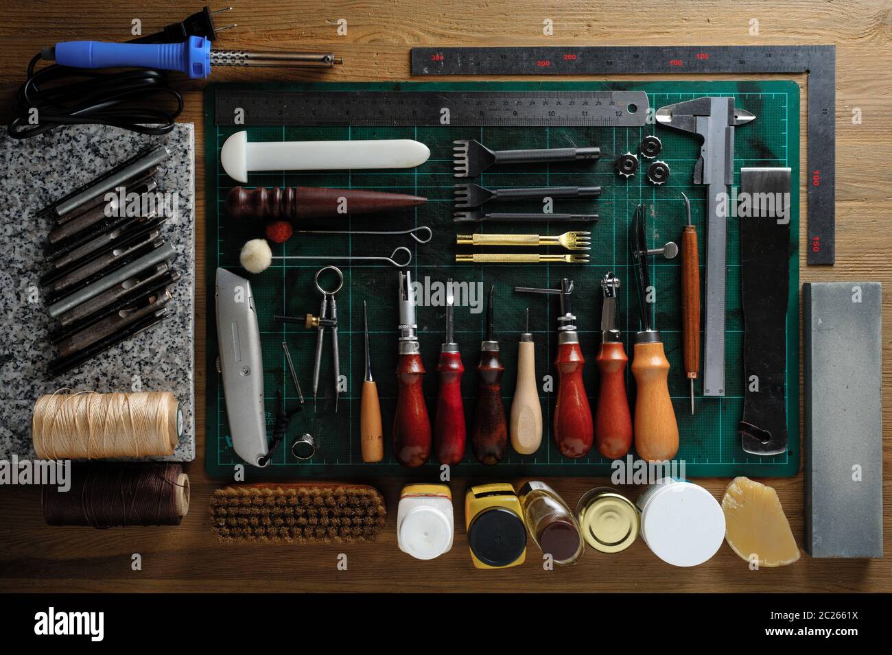 Flat lay tools hi-res stock photography and images - Alamy
