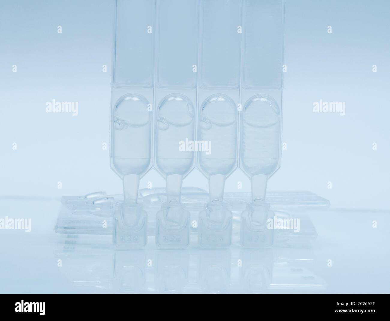 Artificial tears in one day use packaging container with re-closable ...