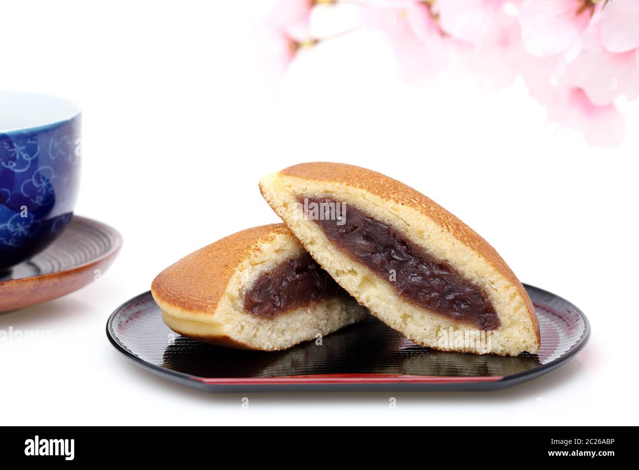 Dorayaki hi-res stock photography and images - Alamy