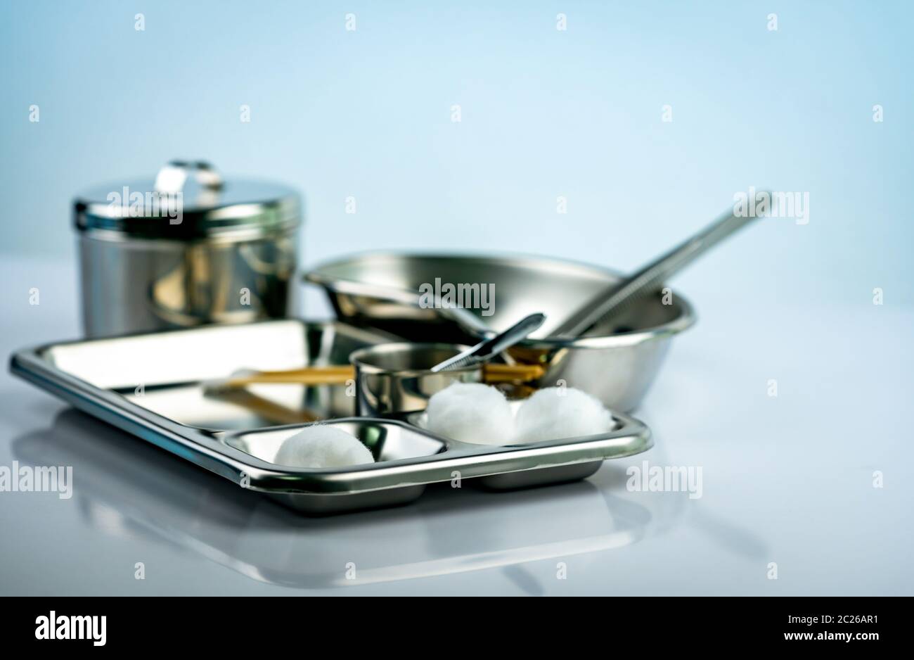 Wound dressing tray hi-res stock photography and images - Alamy